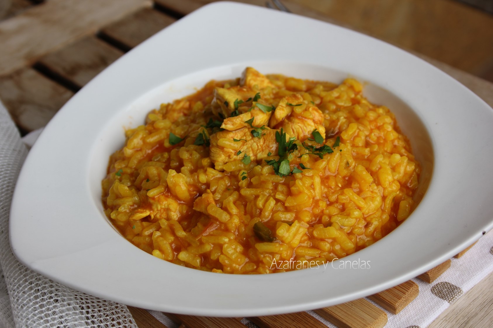Arroz con pollo, un clásico que nunca falla - Azafranes y Canelas