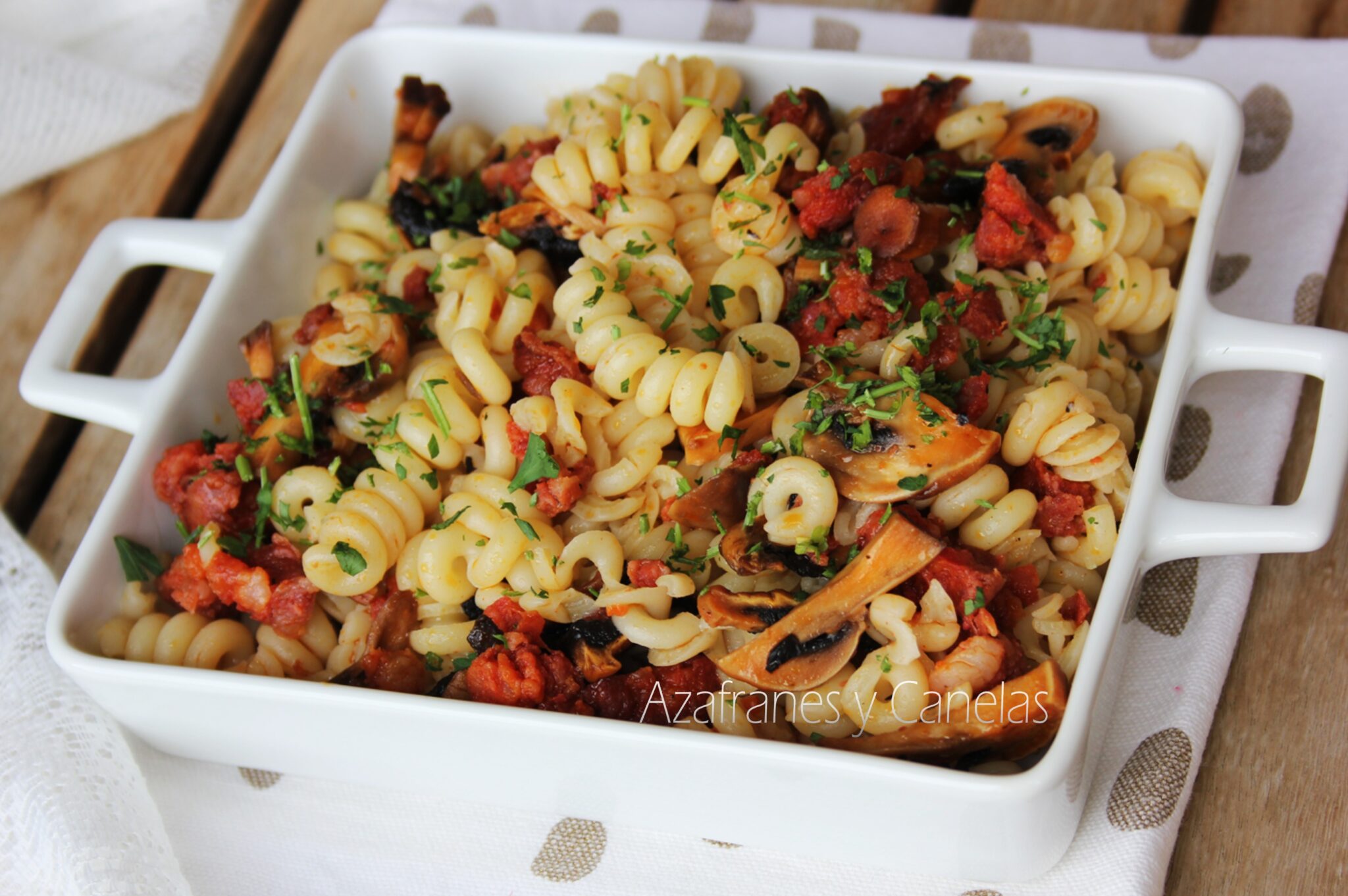 Receta de fusilli con chorizo y setas. Pasta de tornillo sorprendente ...