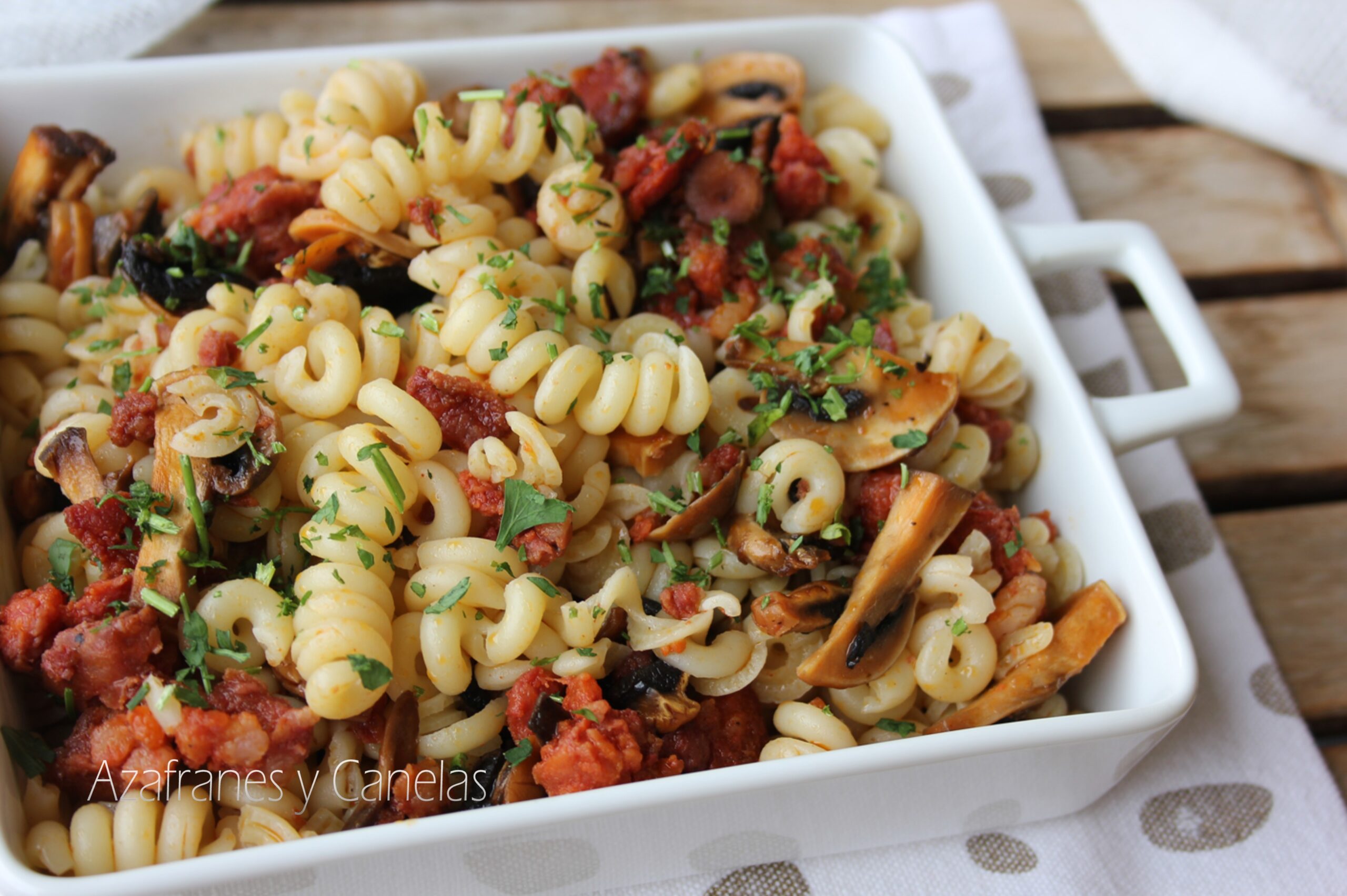 Receta de fusilli con chorizo y setas. Pasta de tornillo sorprendente ...