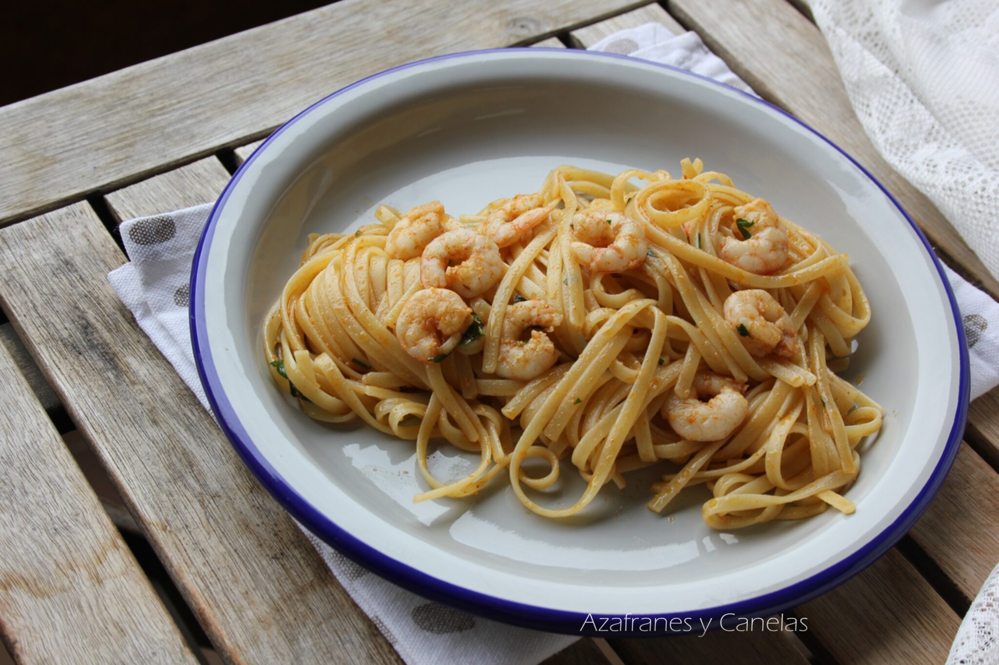 Tallarines con gambas al ajillo, no fallan nunca - Azafranes y Canelas